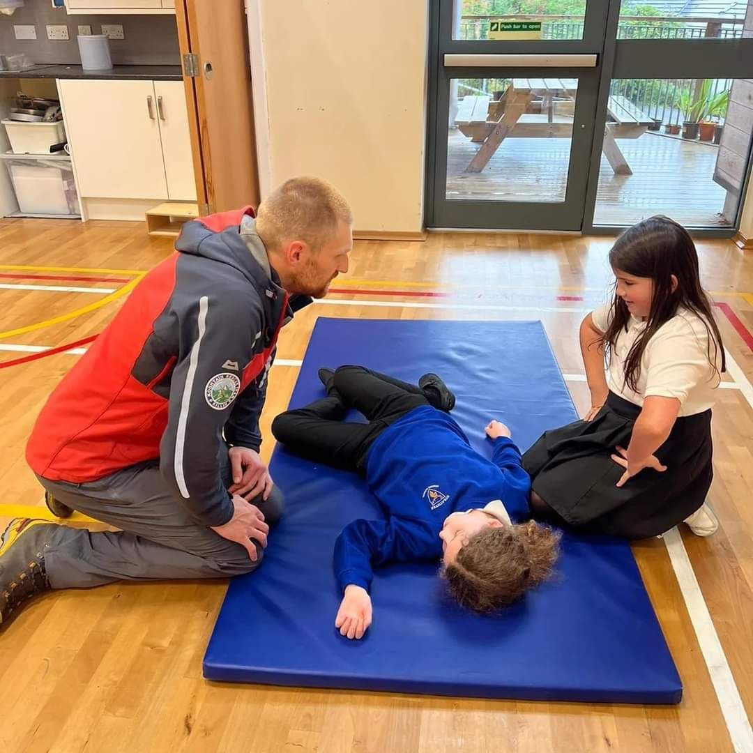 Killin Mountain Rescue Team | Strathyre Primary School visit